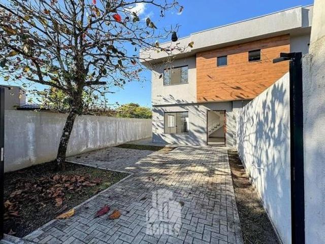 Sobrado com 4 quartos na quadra do mar Canoas