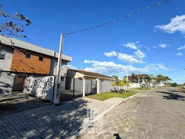 Sobrado com 4 quartos na quadra do mar Canoas