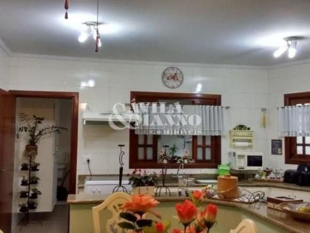 Sobrado com 4 quartos na Vila Diva