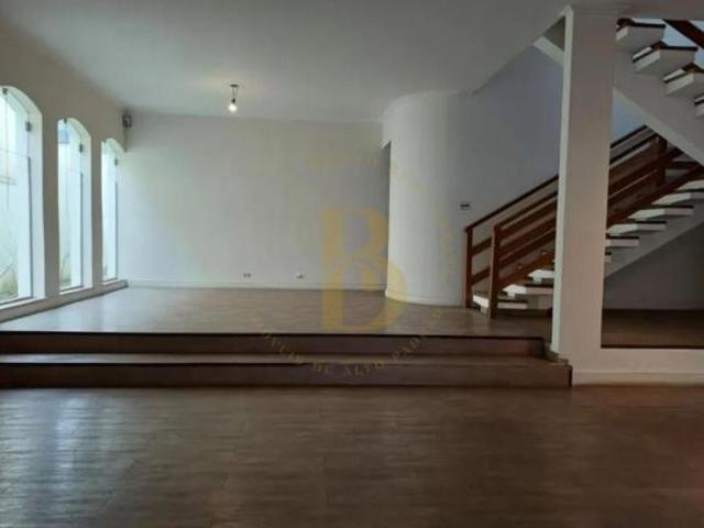 Sobrado com 4 Quartos sendo 1 suíte,3 banheiros, 2 vagas para Alugar, 252 m² Alto da Boa Vista
