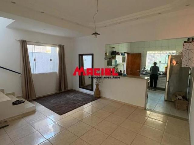 Sobrado com 4 quartos, sendo 1 suite, no Villa Branca