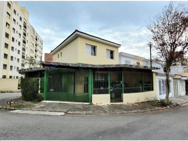 Sobrado com 4 quartos, sendo 2 suítes, 3 vagas de garagem, com 196m² no Bairro Nova Petrópolis SBC