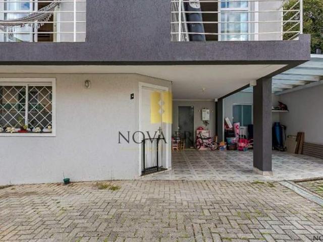 Sobrado com 4 quartos, sendo 2 suítes, 2 vagas e em condomínio fechado no Portão