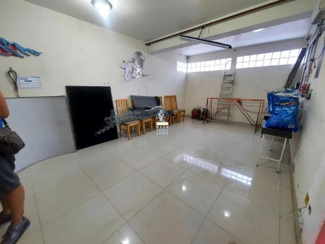 Sobrado com 4 Quartos para Venda na Penha