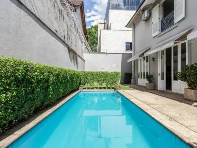 Sobrado com 4 Quartos para venda ou aluguel, 400m² Morumbi