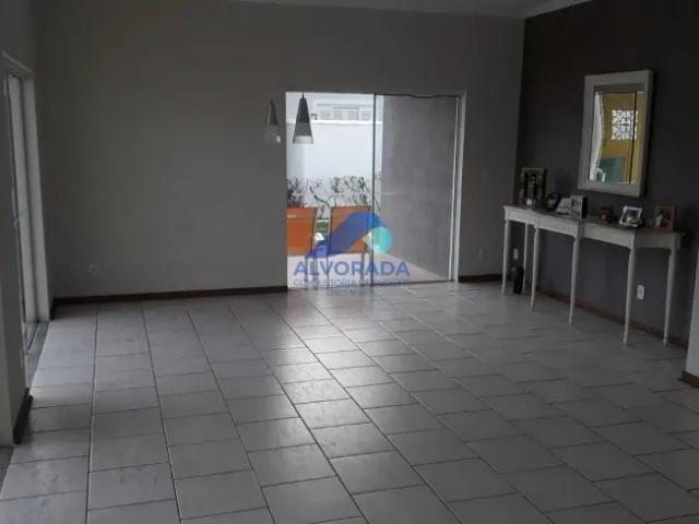 Sobrado com 4 Quartos para venda ou aluguel, 402m² Urbanova