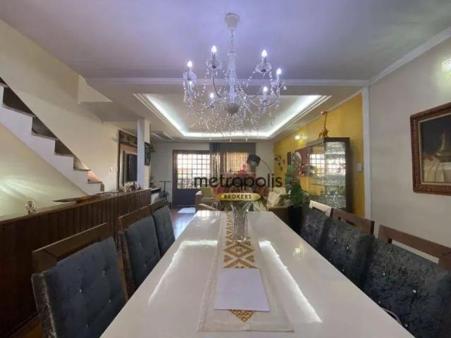 Sobrado com 4 Quartos para alugar, 281m² Santa Maria