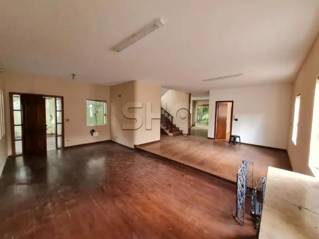 Sobrado com 4 Quartos para alugar, 300m² Pacaembu