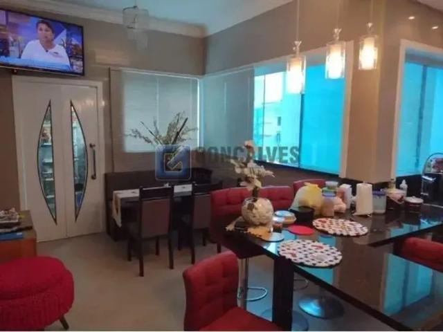 Sobrado com 4 Quartos para alugar, 420m² Montanhão
