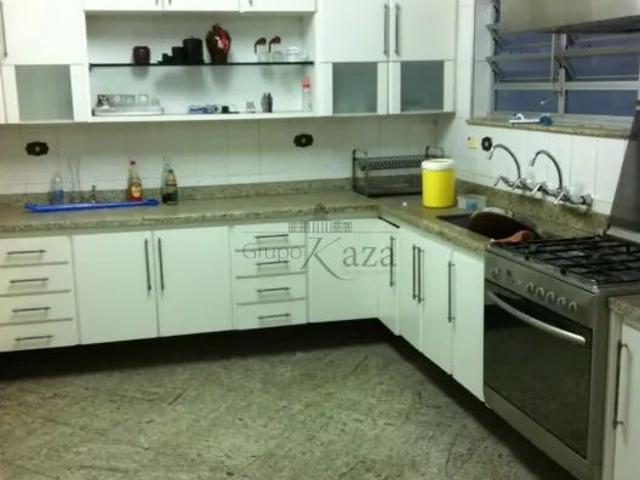 Sobrado com 4 Quartos para alugar, 600m² Moema