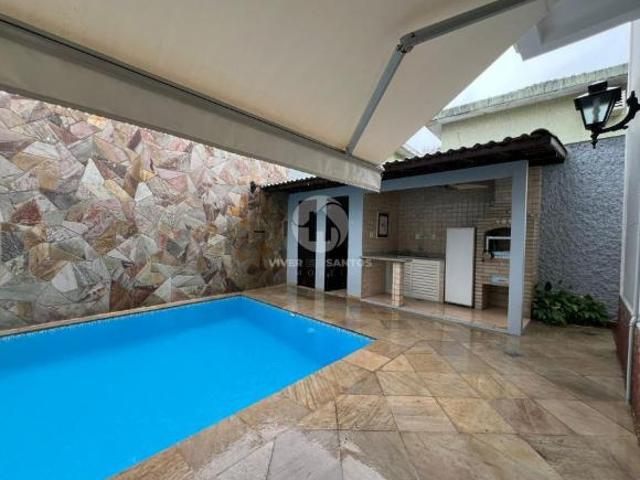 Sobrado com 4 quartos piscina e churrasqueira na Ponta da Praia