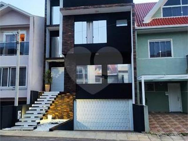 Sobrado com 4 quartos, piscina privativa Alto padrão e muito conforto!
