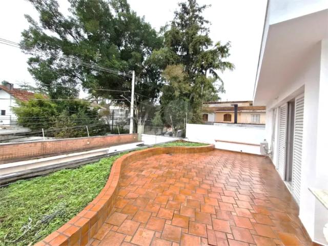 Sobrado à venda ou para alugar com 4 suítes em Granja Julieta, São Paulo SP