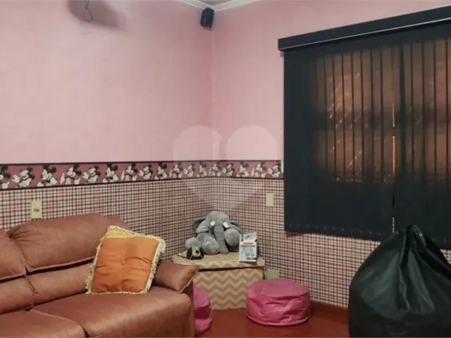 Sobrado à venda com 4 quartos, sendo 2 suítes, em Jardim Marajoara, São Paulo, SP