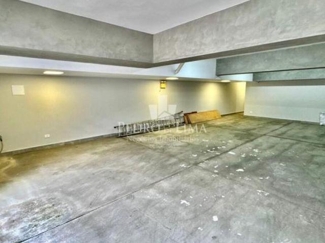 Sobrado com 4 suítes, 6 vagas, 450 m² com piscina Vila Mafra
