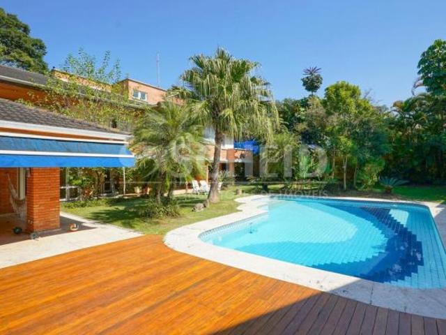 SOBRADO COM 4 SUITES, 10 VAGAS NO JARDIM CORDEIRO!