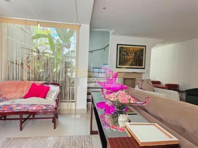 Sobrado com 4 Suítes à Venda, 180m² Bairro Jardim, Santo André/SP