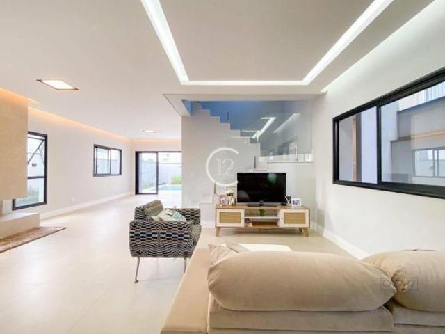Sobrado com 4 suítes à venda, 210 m² por R$ 1.970.000 Urbanova São José dos Campos/SP