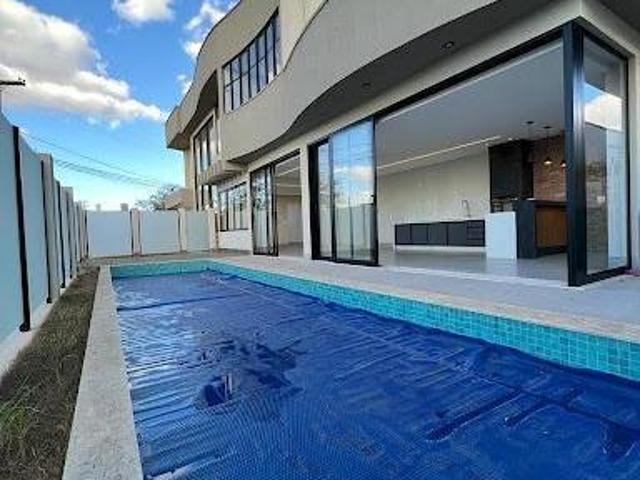 Sobrado com 4 Suites à venda, 322 m² por R$ 3.400.000 Setor Garavelo Goiânia/GO