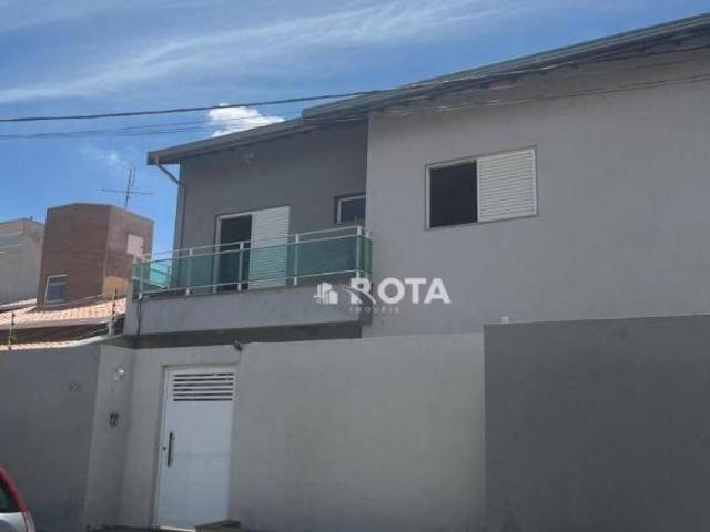 Sobrado com 4 suítes com piscina e escritório