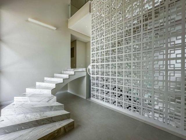 Sobrado com 4 suítes e área gourmet com piscina à venda, 373 m² por R$ 4.100.000 Urbanova São Jo