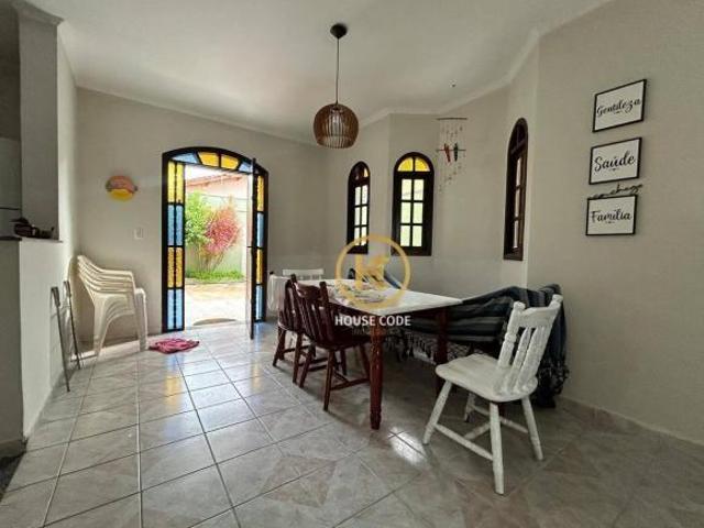 Sobrado com 4 suítes e sacada, a poucos passos do mar — apenas 2 minutos a pé! R$ 580.000,00