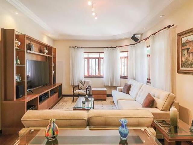 Sobrado com 4 Suites e 4 vagas à Venda, 200 m² por R$ 1.150.000
