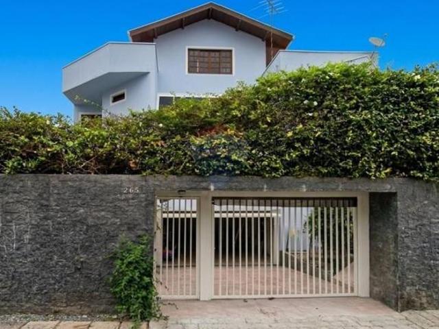 Sobrado com 4 suítes entre os bairros Mossunguê e o Campina do Siqueira
