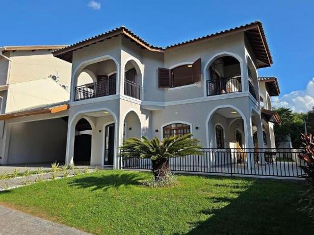 Sobrado com 4 suítes, piscina e vista para área verde no Portal dos Pássaros – Boituva