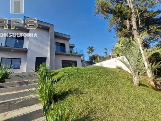 Sobrado com 4 suítes, piscina e vista para o lago no Palavra da Vida