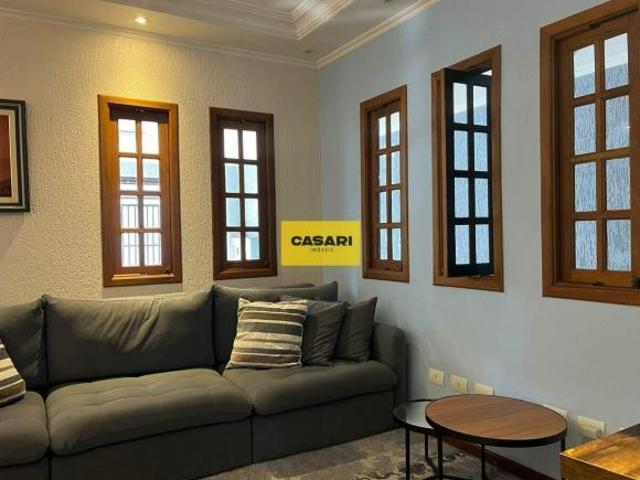 Sobrado com 4 suites, quintal, churrasqueira, 3 vagas, 325m2 Parque São Diogo Sbc