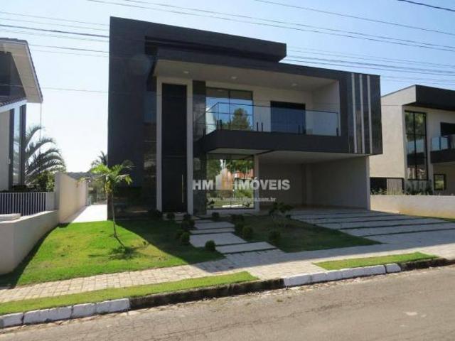 Sobrado com 4 suítes sendo uma no Térreo, cozinha e área gourmet integrados, muito luxo e conforto
