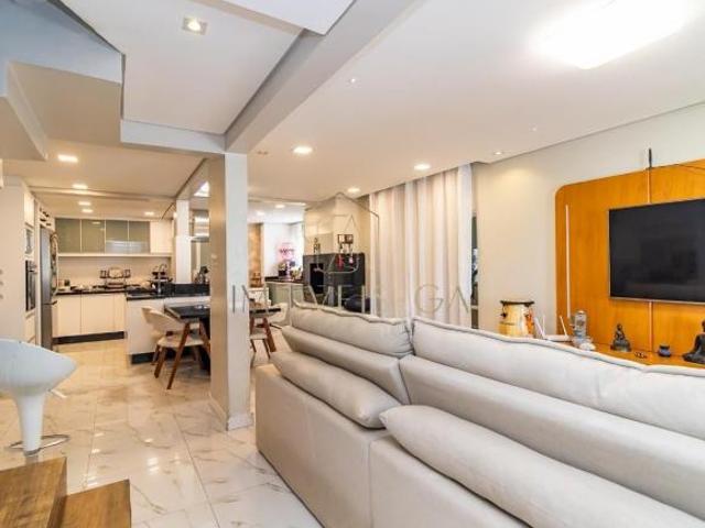 Sobrado com 4 vagas no Residencial Renoir