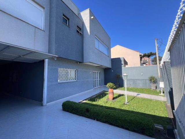 Sobrado com 505 m² no Água Verde — ideal para uso residencial ou comercial