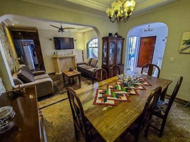 Sobrado com 5 dormitórios à venda, 170 m² por R$ 910.000,00 Burgo Paulista São Paulo/SP