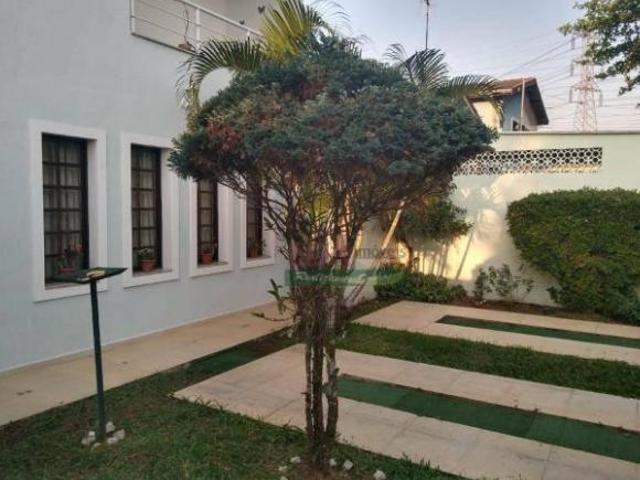 Sobrado com 5 dormitórios à venda, 200 m² por R$ 1.400.000,00 Vila Betânia São José dos Campos/S