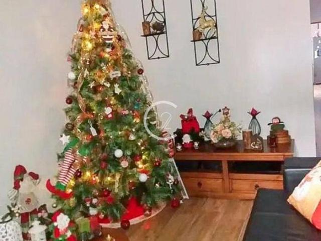 Sobrado com 5 dormitórios à venda, 200 m² por R$ 695.000,00 Jardim Pararangaba São José dos Camp