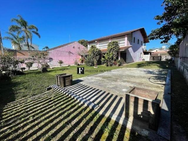 Sobrado com 5 dormitórios em Pontal Do Sul