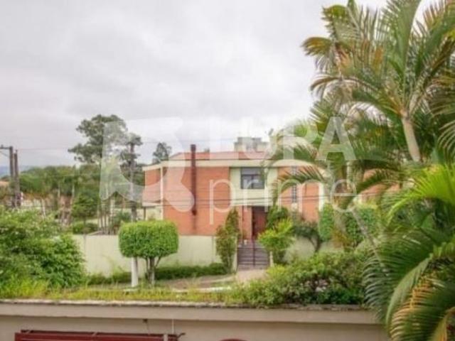 CASA COM 5 QUARTOS E 4 VAGAS DE GARAGEM À VENDA NO TUCURUVI