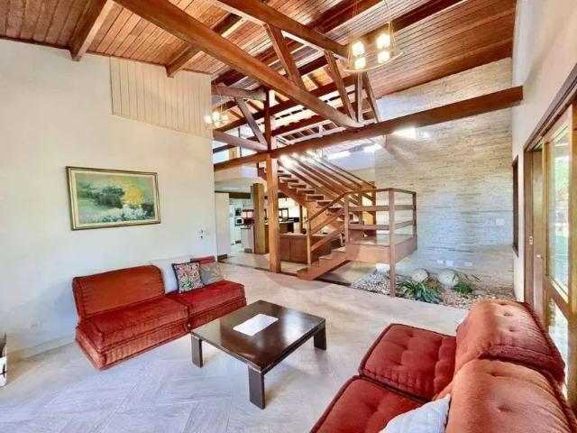 Sobrado com 5 Dormitórios, sendo 3 Suítes à venda, 446 m² por R$ 2.400.000 Granja Viana Carapicu
