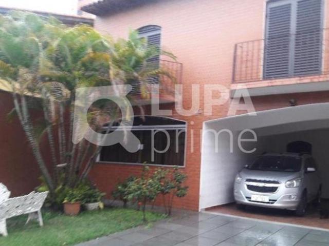 Sobrado com 5 dormitórios sendo 4 suítes á venda na Vila Primavera