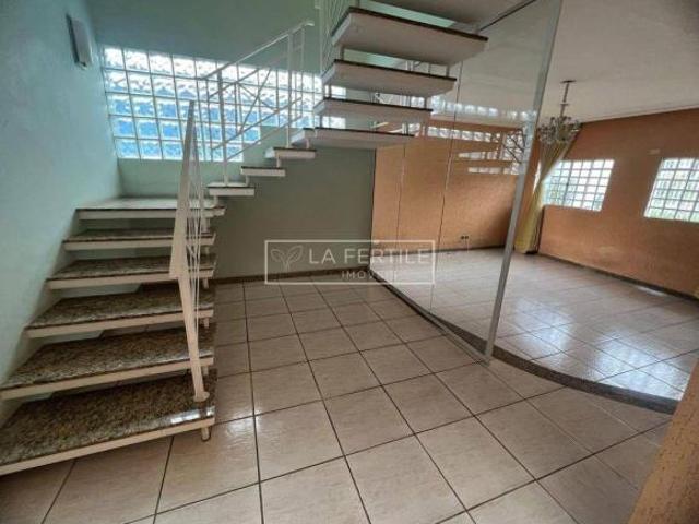 Sobrado com 5 Dormitórios, 1 Suíte, 313 m², à venda por R$ 1.170.000 Cajuru, Curitiba PR