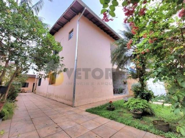 Sobrado com 5 quartos, 252m², à venda em Caraguatatuba, Jardim Califórnia