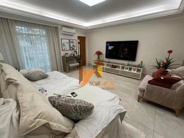 Sobrado com 5 quartos à venda, 300m² por R$ 3.000.000 Jardim Santo André/SP