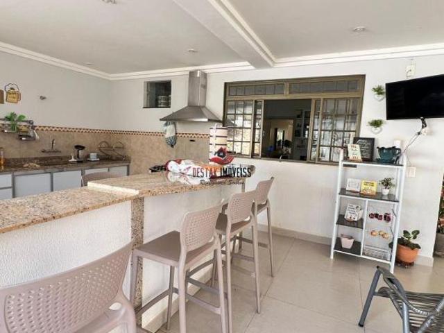 Sobrado com 5 quartos à venda, bairro Morada da Colina Uberlândia/MG