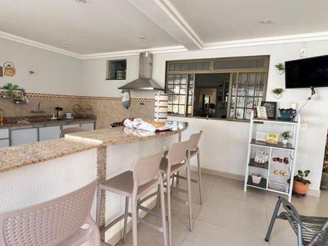 Sobrado com 5 quartos à venda, bairro Morada da Colina Uberlândia/MG