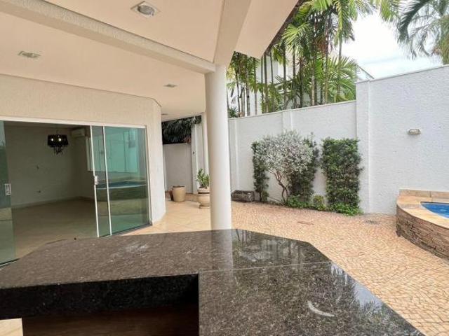 Sobrado com 5 quartos à venda Condomínio Jardins Barcelona Uberlândia/MG