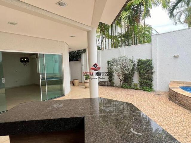 Sobrado com 5 quartos à venda Condomínio Jardins Barcelona Uberlândia/MG