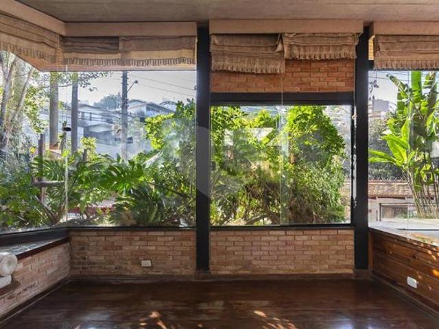 Sobrado com 5 quartos à venda em Alto De Pinheiros SP