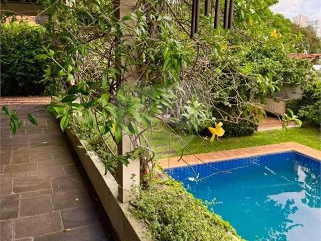 Sobrado com 5 quartos à venda em Jardim leonor SP